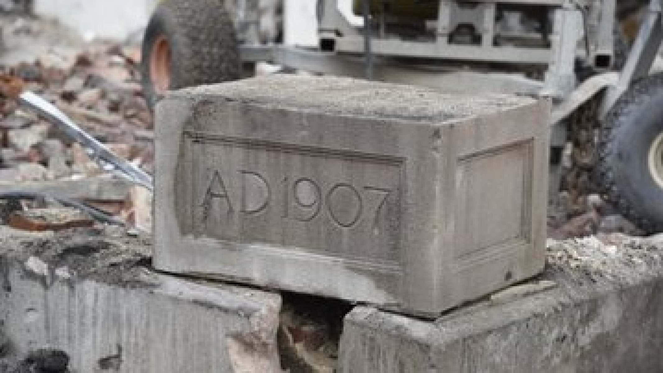 An old Time Capsule was discovered At University Of Illinois, which was ...